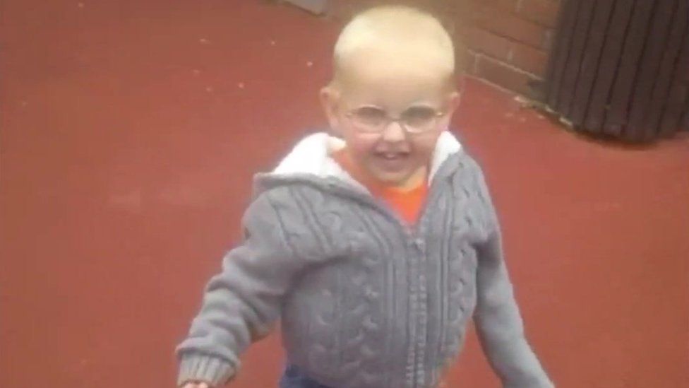 Daniel Hunt: Hospitals apologise five years after boy's death - BBC News