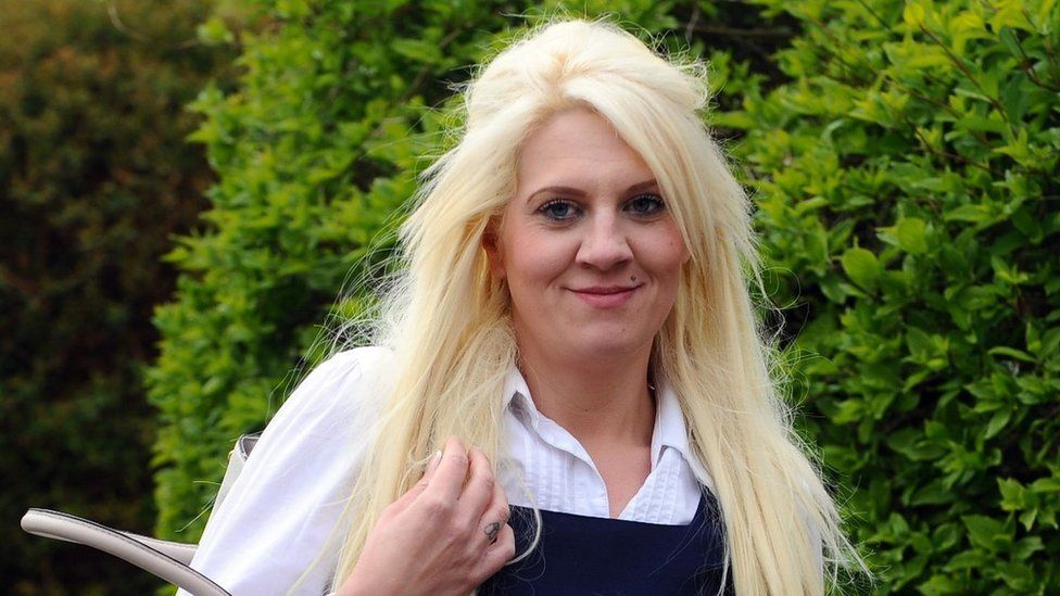 Faye Jenkins cleared of Lion's Den 'headbutt' - BBC News