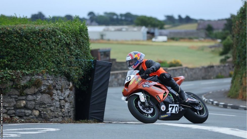 Southern 100: Red flags lead to practice disruption on first day - BBC ...