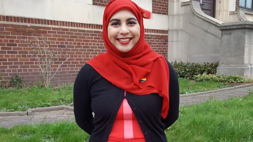 Game of Thrones' Sophie Turner: 'I love a soul, not a gender' - BBC News