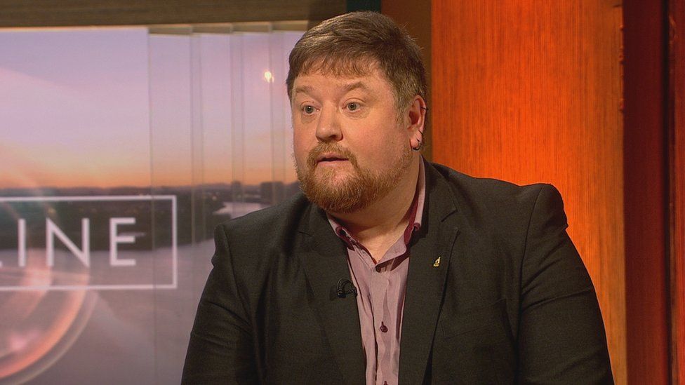 Taxi drivers urge crackdown on 'pirates' - BBC News