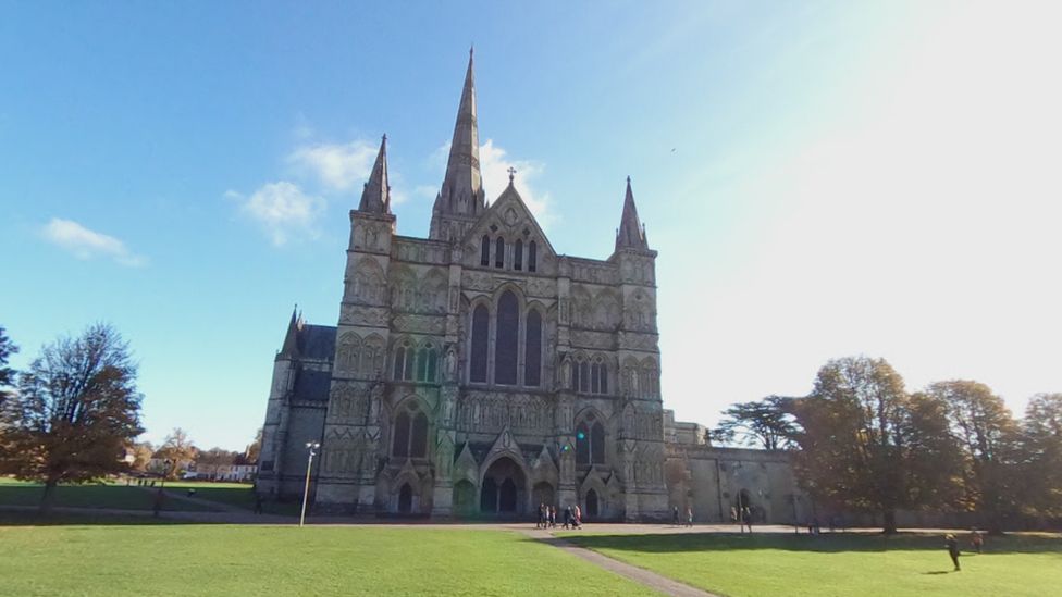 New Bishop of Salisbury Rt Revd Stephen Lake is inaugurated - BBC News