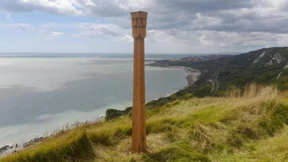Totem pole appears on Kent coastal path - BBC Newsround