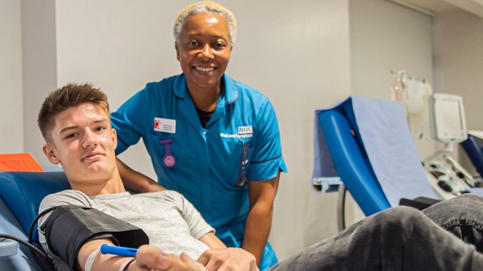 Urgent call for blood donations in Leicester and Nottingham - BBC News