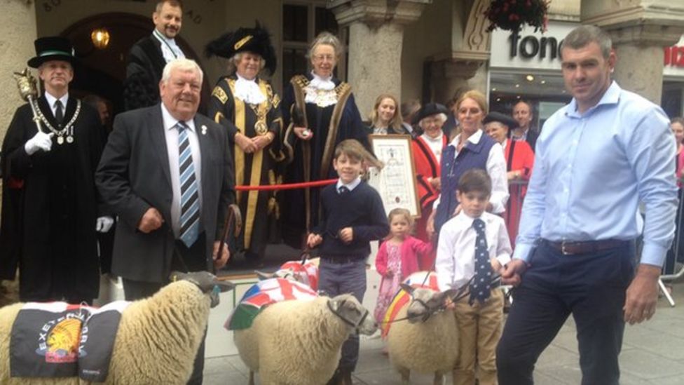 Exeter Chiefs freeman leads world cup sheep through city - BBC News