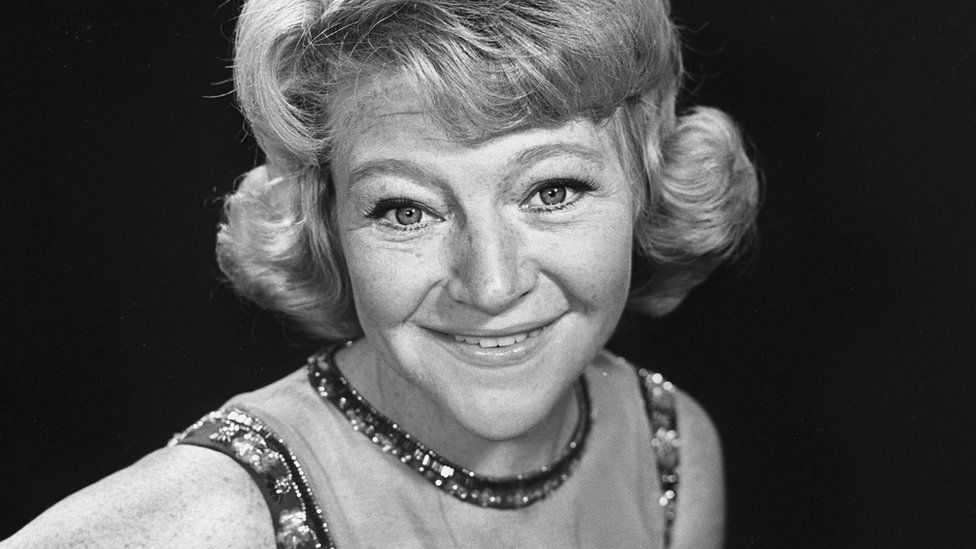 Dora Bryan's friends remember 'terrifically talented' actress - BBC News