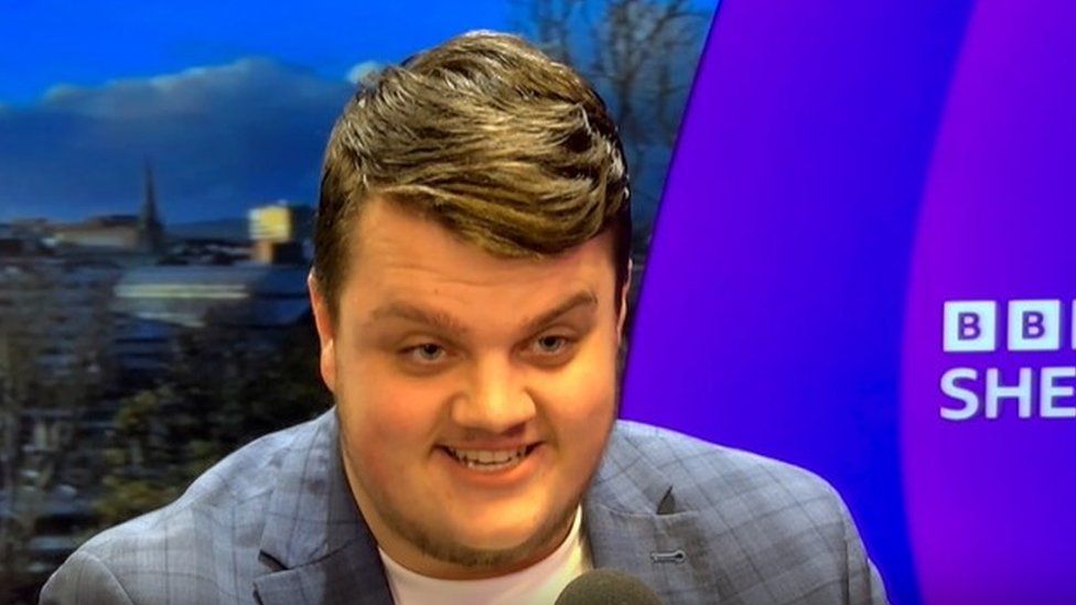 Barnsley teenager aiming to compete in British GT racing - BBC News