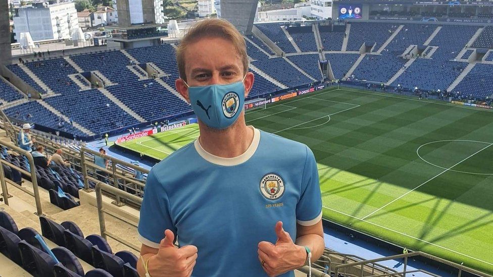 'Sioc llwyr' dyn gafodd ail brawf positif Covid-19 - BBC Cymru Fyw