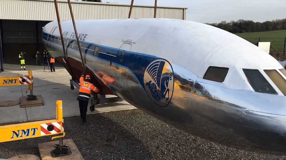Last square-windowed Comet moved to new de Havilland Museum hangar ...