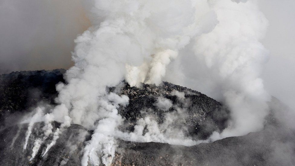 Mexico's erupting Colima volcano triggers evacuations - BBC News
