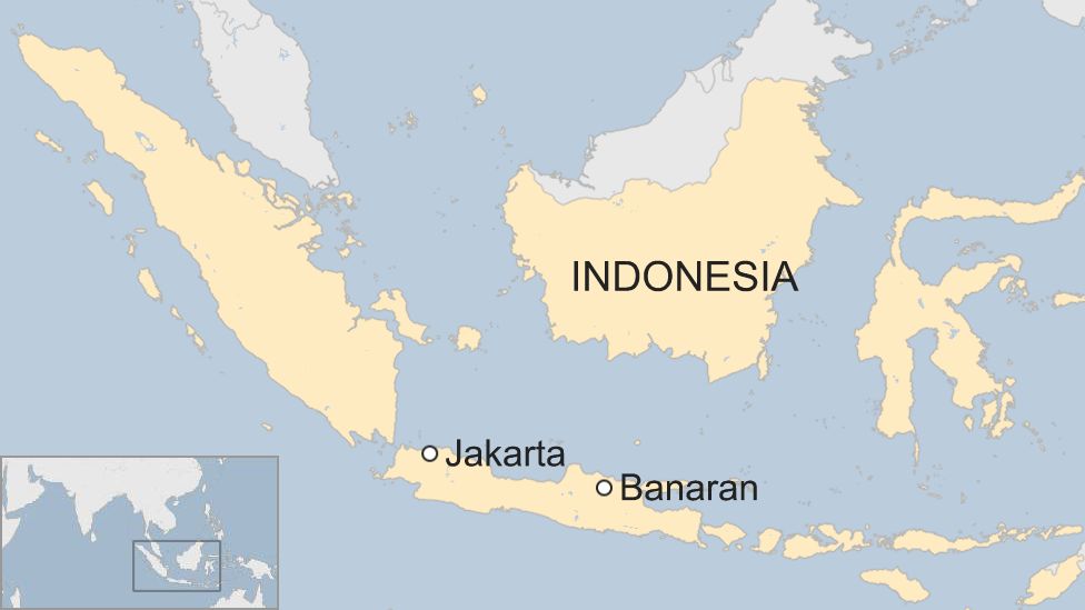 Many feared dead in Indonesia landslide - BBC News