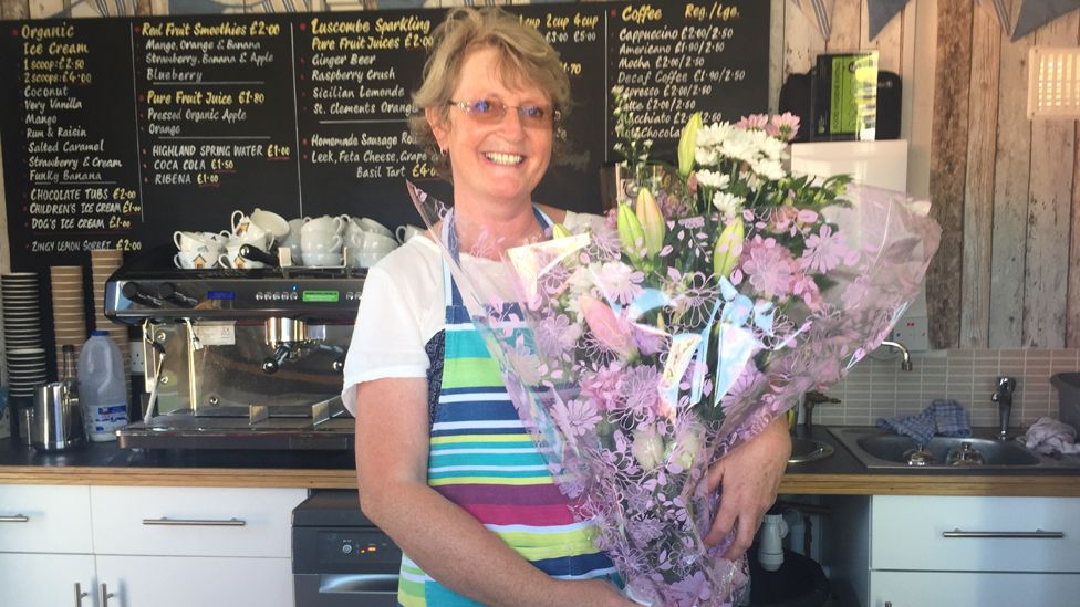 Cafe owner 'overwhelmed' by support after child tantrum row - BBC News