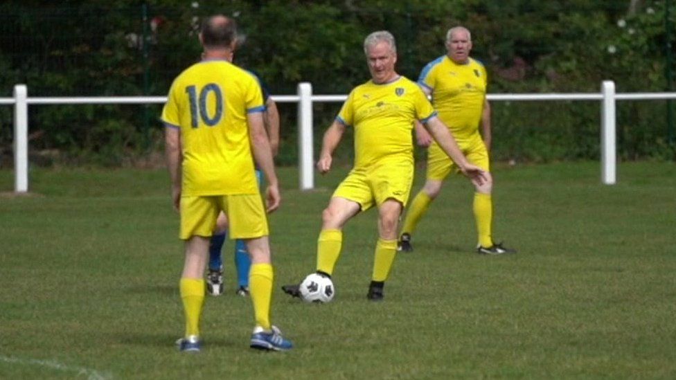 Dodgy goal guilt sees 1972 Wirral schools match replayed - BBC News