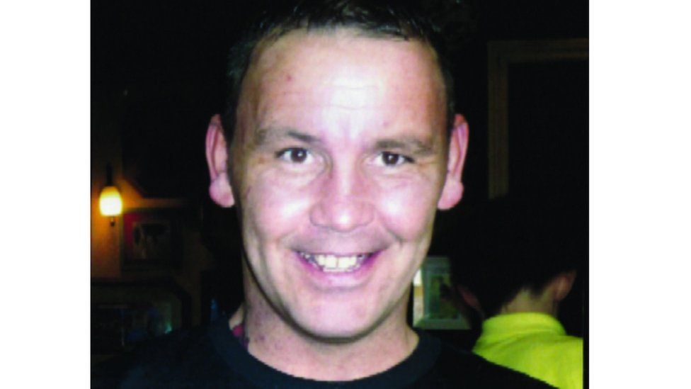 Fresh CCTV appeal over Anthony Wright murder - BBC News