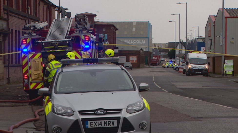 Two people treated after Glasgow factory gas cylinder explosion - BBC News