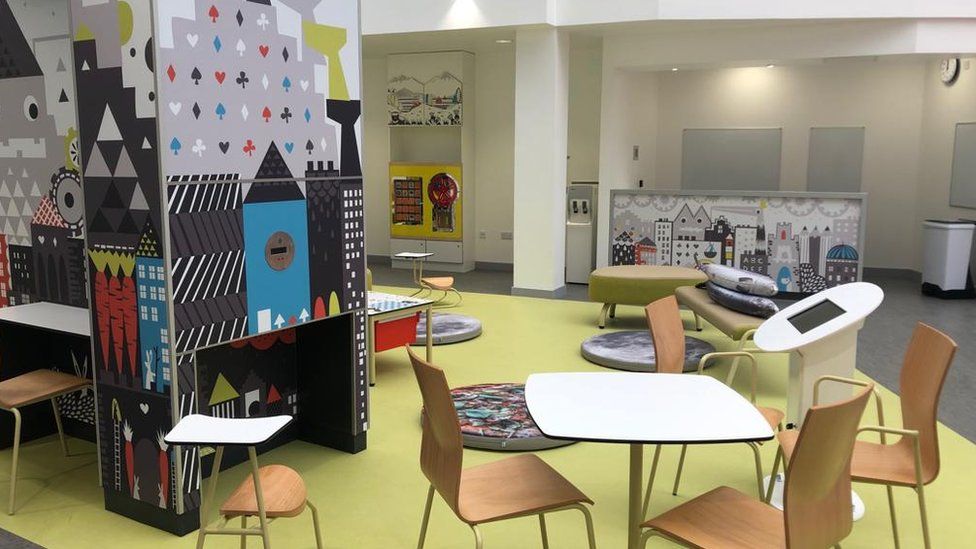 Sneak peek inside new children's hospital in Edinburgh - BBC News