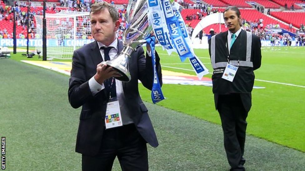 Huddersfield Town must repay £35m to former owner Dean Hoyle - BBC Sport