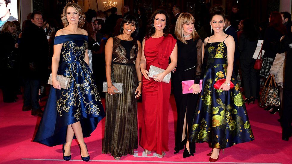 Entertainment Week in Pictures: 20-26 November - BBC News