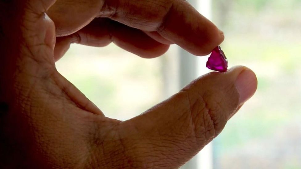 Legendary Mozambican ruby sells for record price - BBC News