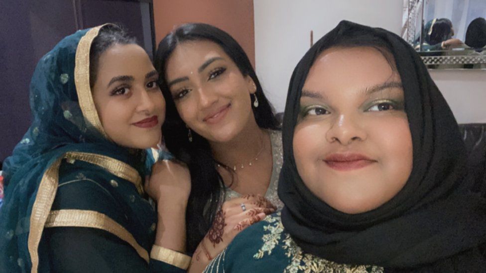 Coronavirus: A-levels student's grief and Ramadan in lockdown - BBC News