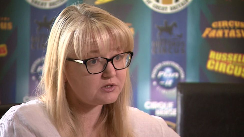 South Yorkshire circus performers caught up in Ukraine war - BBC News