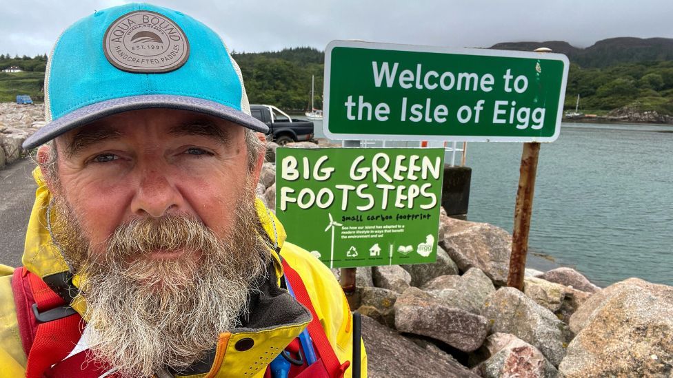 Nick Ray: Kayaker inspires hope with journey around Scotland - BBC News