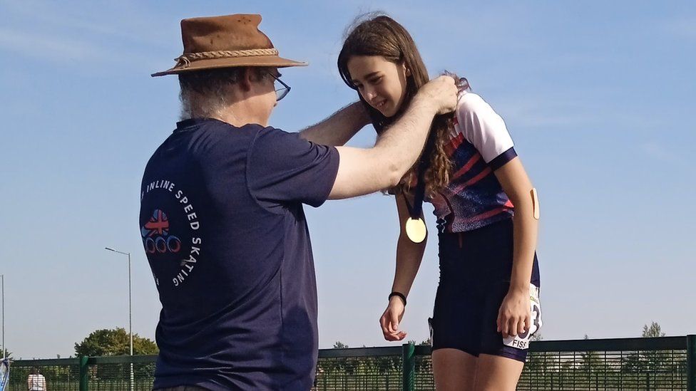 Hertfordshire skating team for 13-year-old medal winner - BBC News