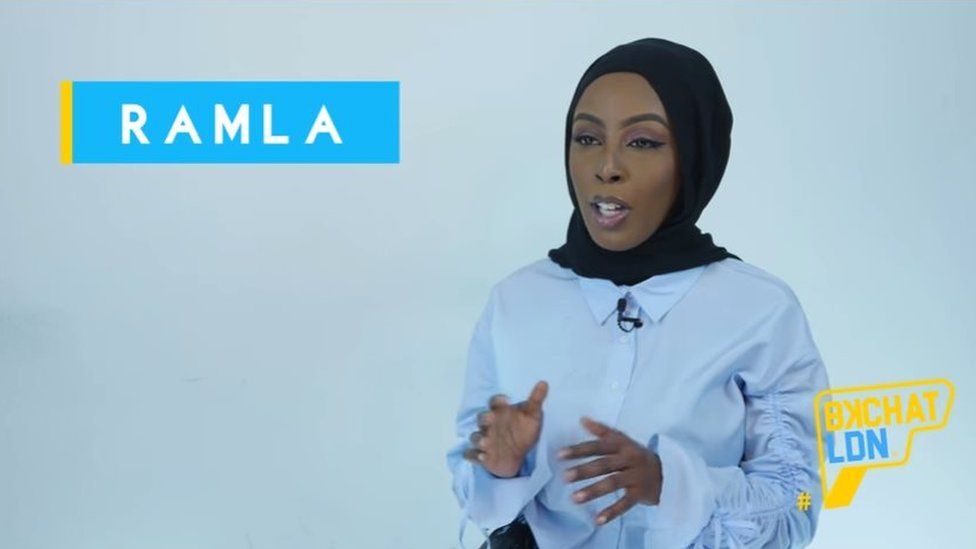 Somali UK graduate shares success with tearful mum - BBC News