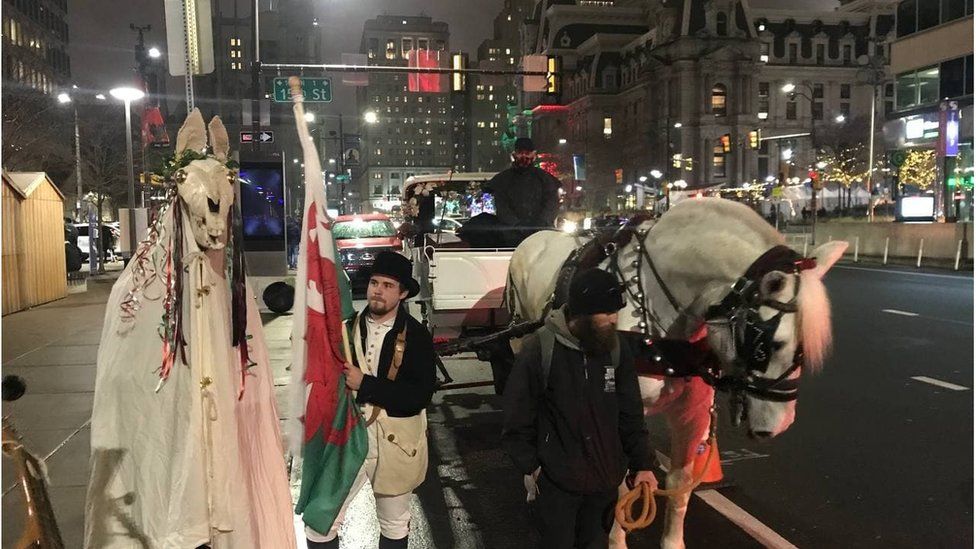 Y Fari Lwyd yn America?! - BBC Cymru Fyw