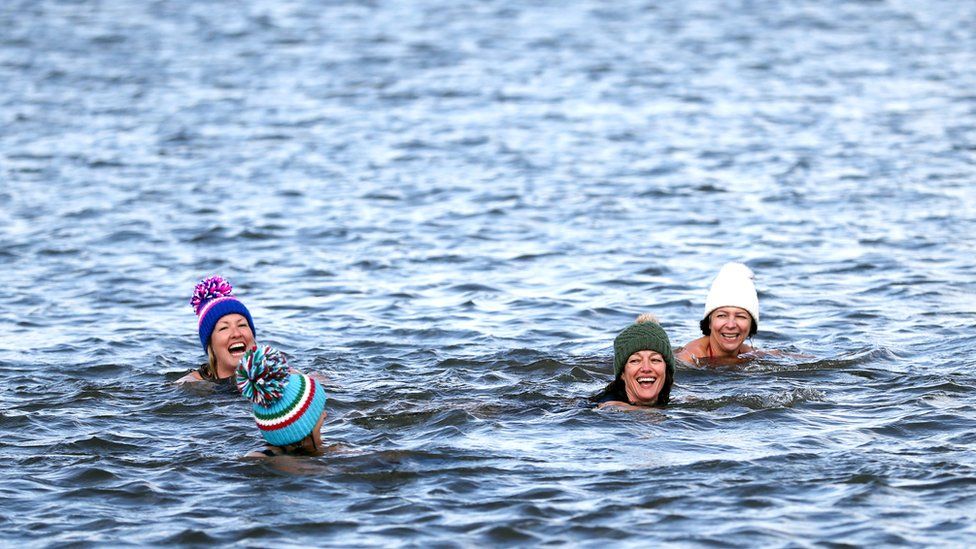 Sea swimming: Does NI's bathing water need to be improved? - BBC News