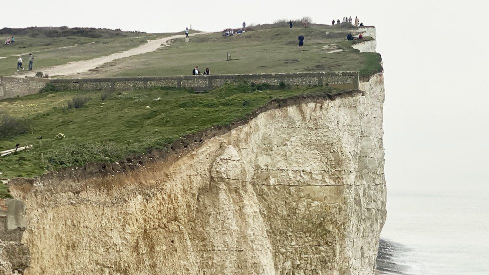 Birling Gap: Cliff collapse warning after people pose near edge - BBC News