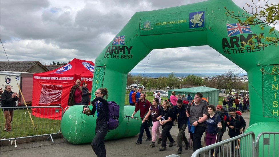 Dartmoor Ten Tors: Thousands set off on two-day trek - BBC News