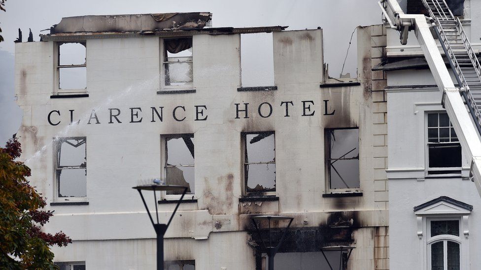 Exeter fire: Royal Clarence Hotel collapses in blaze - BBC News