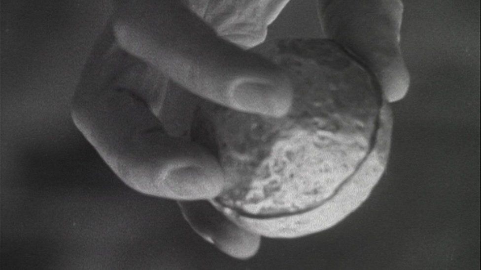 Silver ball hurling tradition returns in St Ives - BBC News