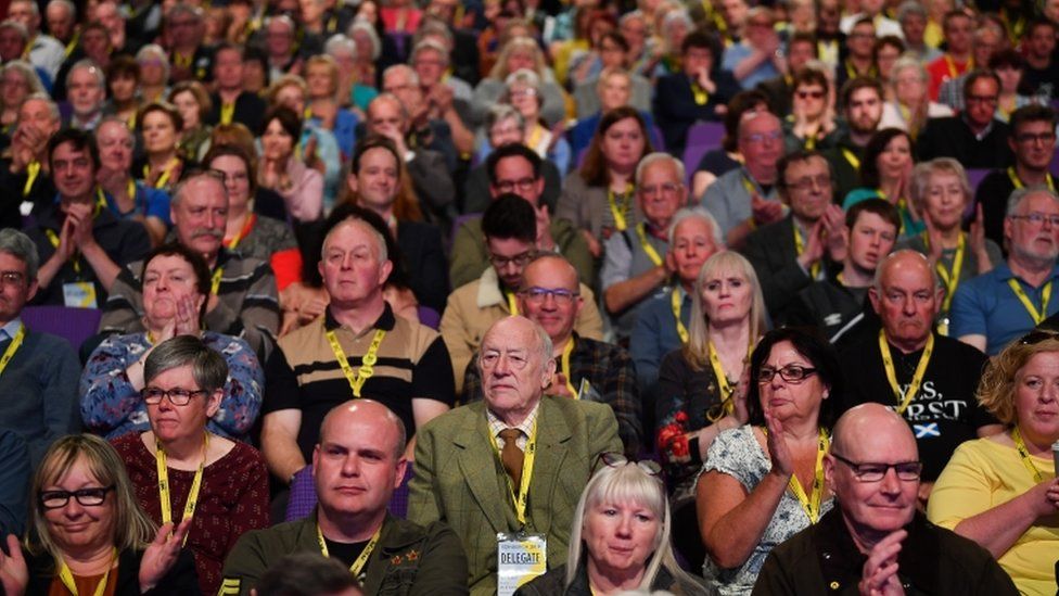 What does the SNP's currency vote mean? - BBC News