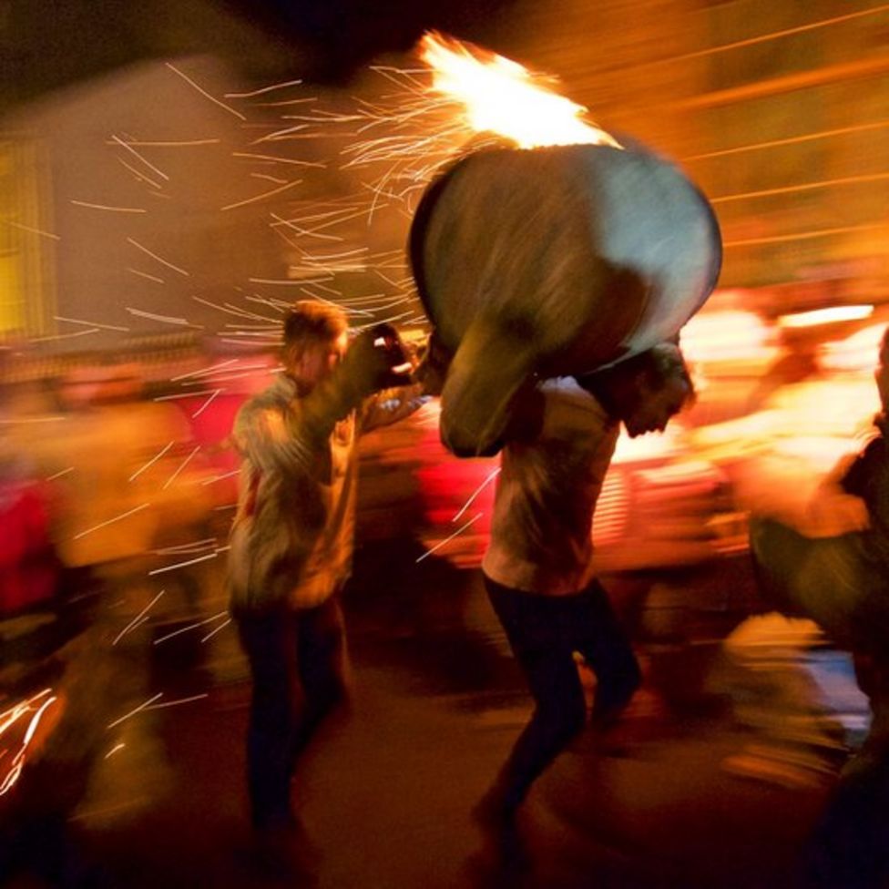 Your pictures: Bonfire night - BBC News