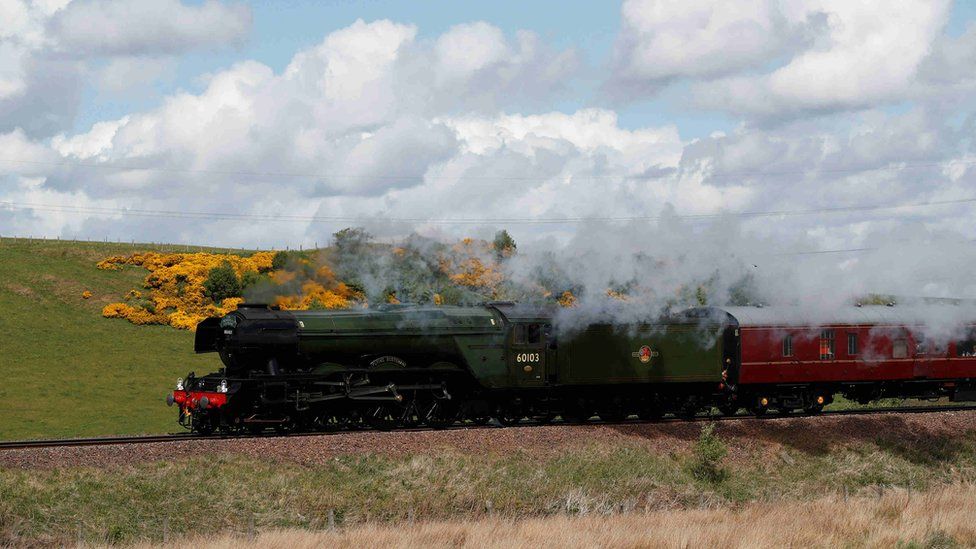 Flying Scotsman begins second Scottish tour - BBC News