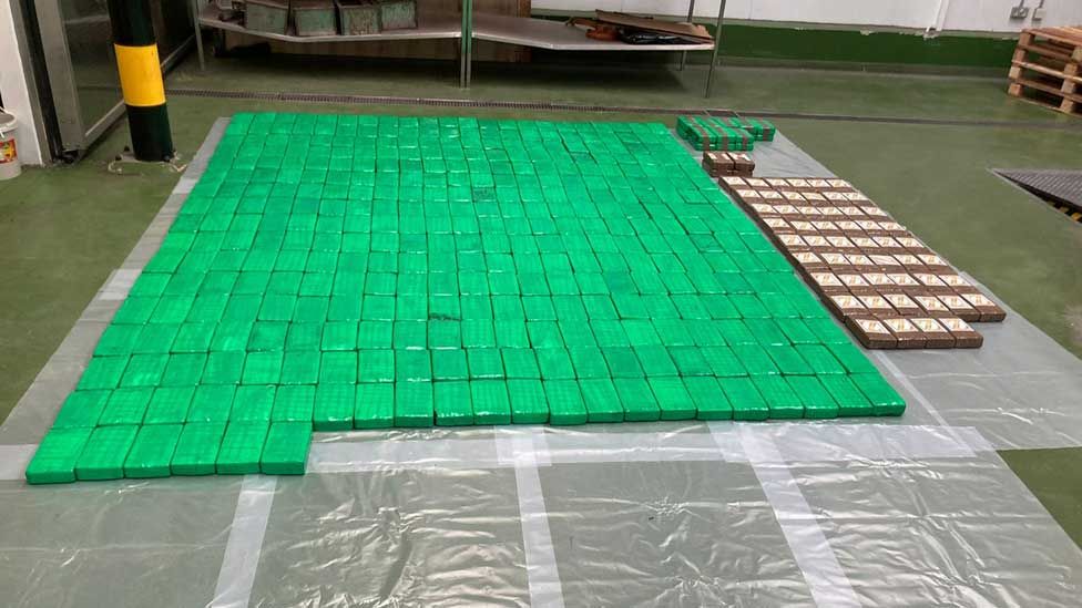 London Gateway: £40m cocaine stash found in banana boxes - BBC News