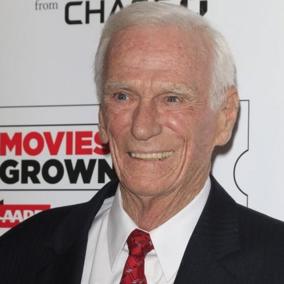 Gene Cernan, last man to walk on Moon, dies aged 82 - BBC News