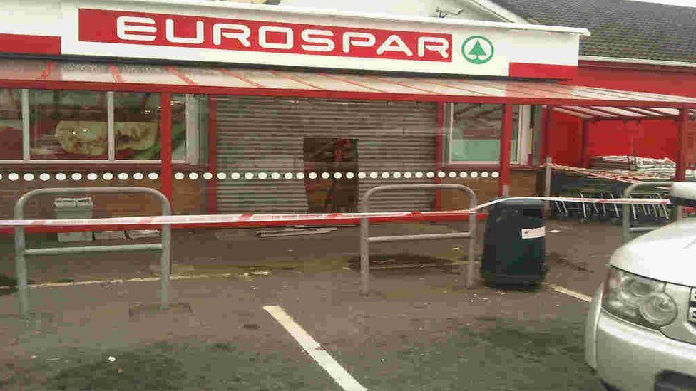 Newry ATM: Gang used angle grinder in attempted theft - BBC News