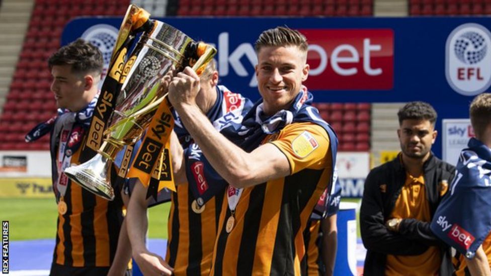 Reece Burke: Luton sign Hull City defender on free transfer - BBC Sport
