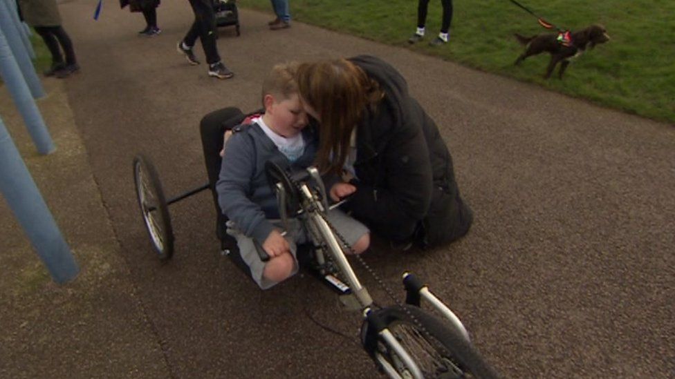 Huthwaite: Charity walk for boy who lost legs after sepsis - BBC News