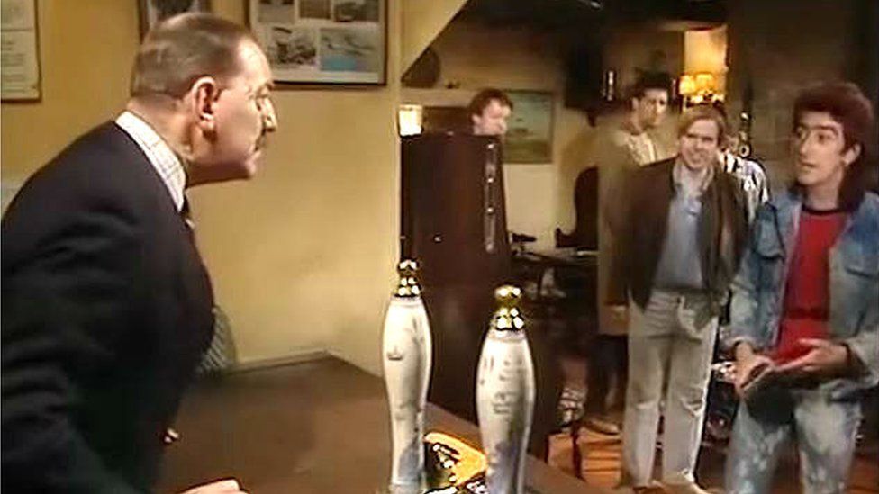 Bid to save Barley Mow Auf Wiedersehen, Pet pub - BBC News