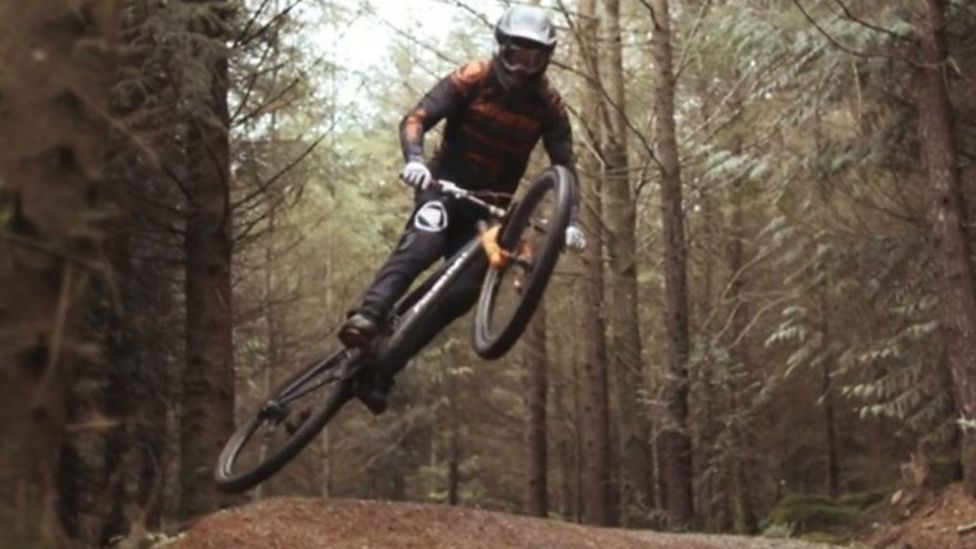 World champion mountain bikers move into bike making - BBC News