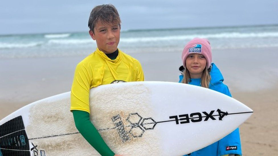 Devon surfing family of four in medals sweep - BBC News
