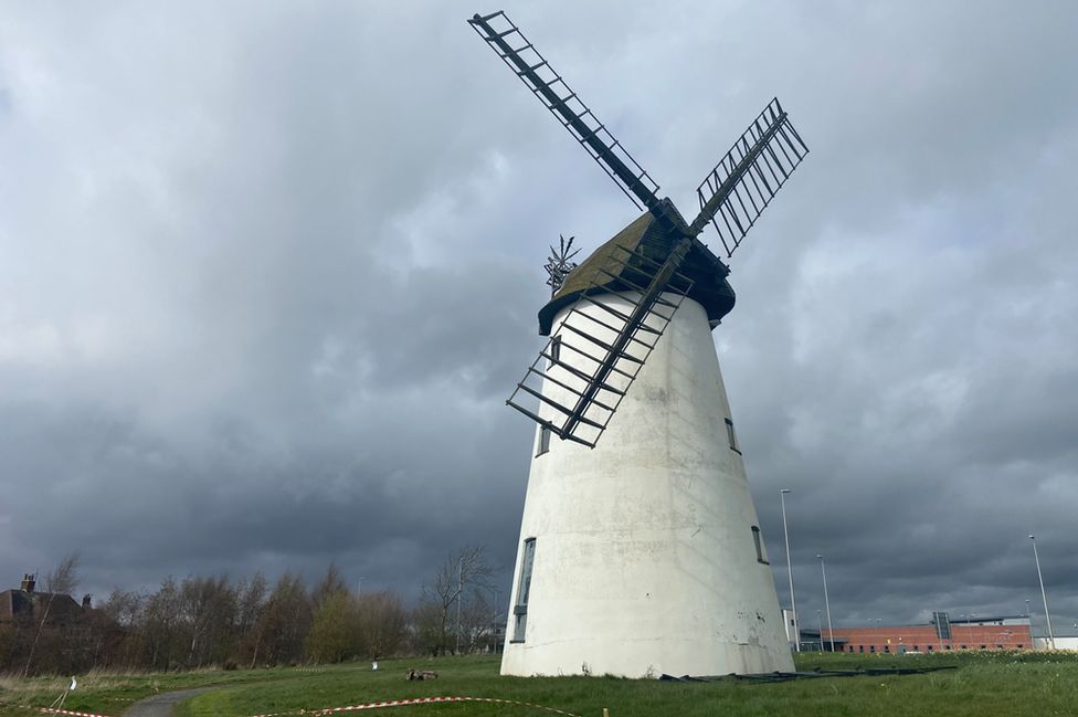 Sail falls off Blackpool's Grade II listed Little Marton Windmill - BBC ...