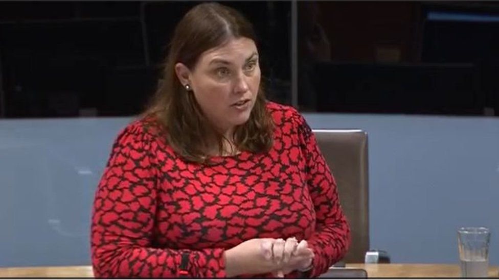 Llyfrgell Genedlaethol: 'Ni fu erioed y fath fygythiad i'n casgliadau ...