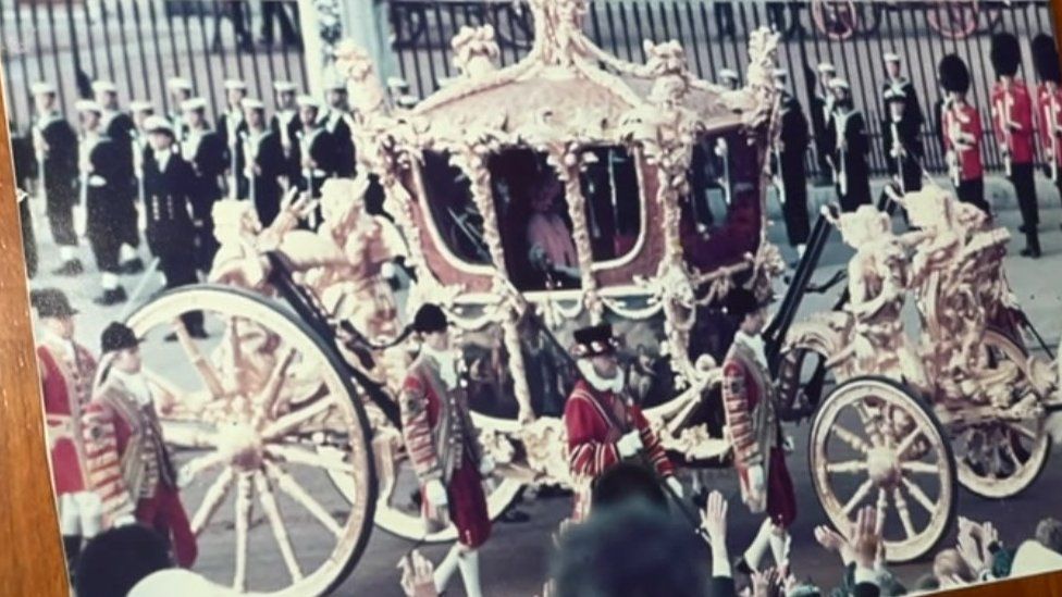 Queen Elizabeth II: Ex-royal footman recalls memories of service - BBC News