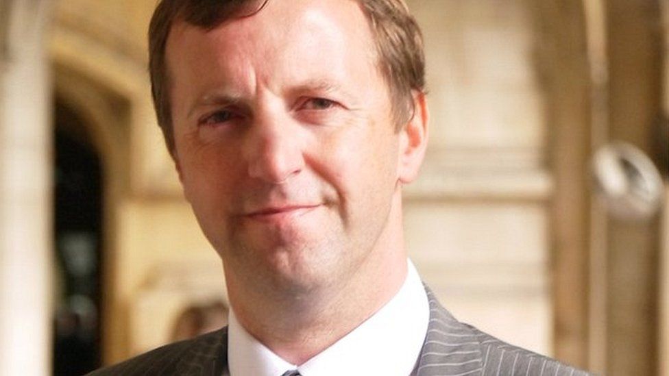 Plaid's parliamentary leader Jonathan Edwards steps down - BBC News