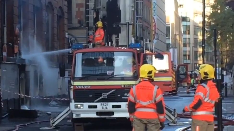 Two bodies found after Manchester Chinatown fire - BBC News